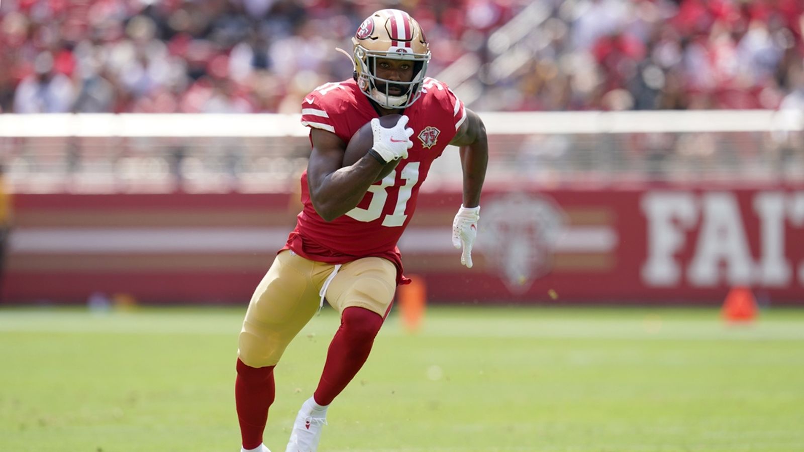 49ers RB Raheem Mostert departs after knee injury